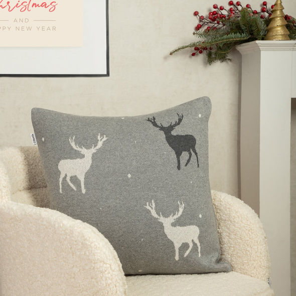 → Poszewka RENIG w renifery 45x45 cm | Komfort